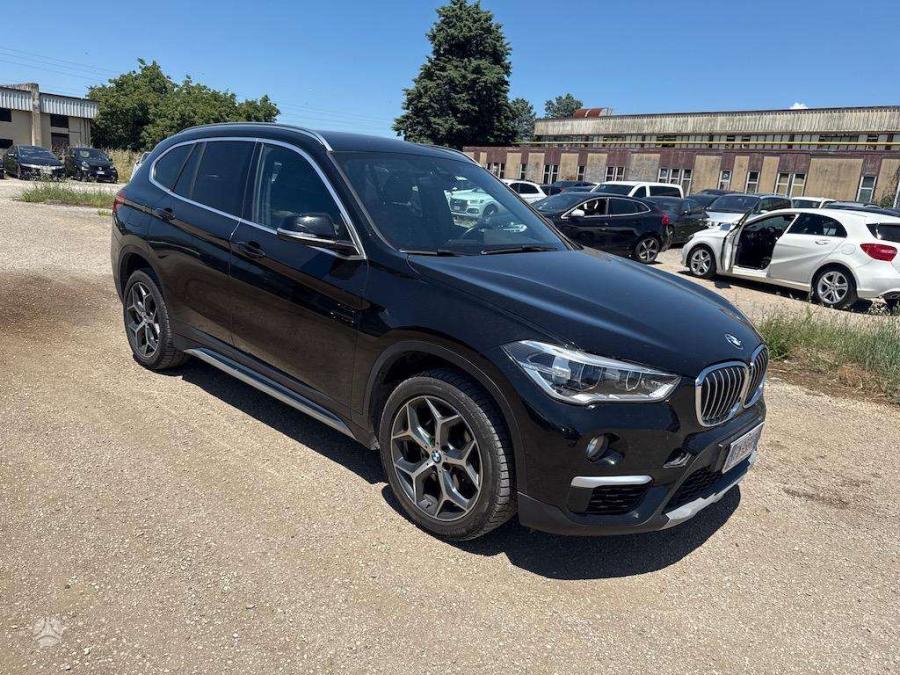 Black BMW X1 2018 in Siauliai, with an engine capacity of 2.00 L and mileage of 230 thousand km for 11700 €, photo 4 on AUTOMOTO.COM.LV