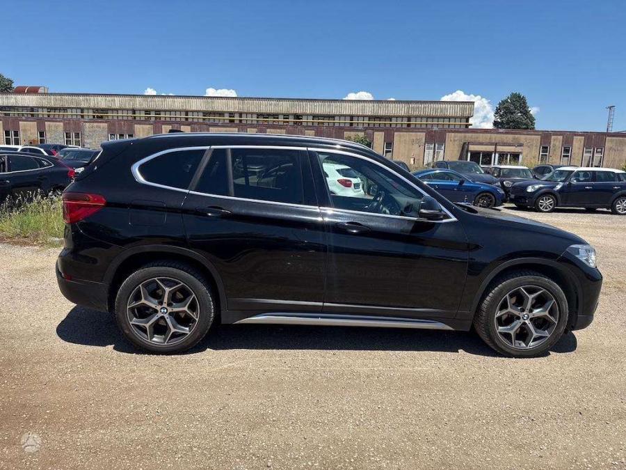 Black BMW X1 2018 in Siauliai, with an engine capacity of 2.00 L and mileage of 230 thousand km for 11700 €, photo 5 on AUTOMOTO.COM.LV