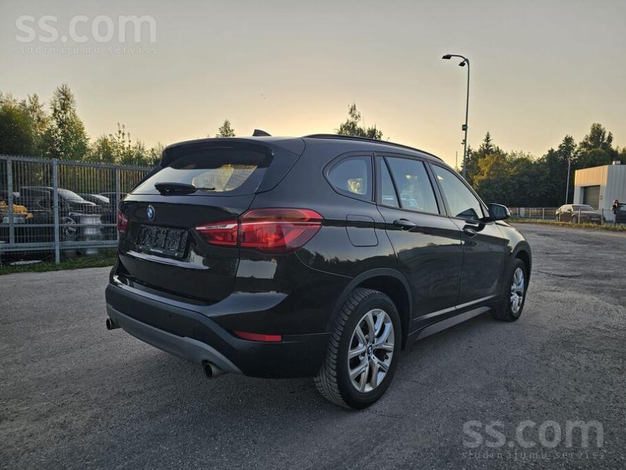 Melns BMW X1 2018 Bauska, ar dzinēja tilpumu 2.00 L un nobraukumu 240 tūkst. km par 12999 €, foto 4 vietnē AUTOMOTO.COM.LV