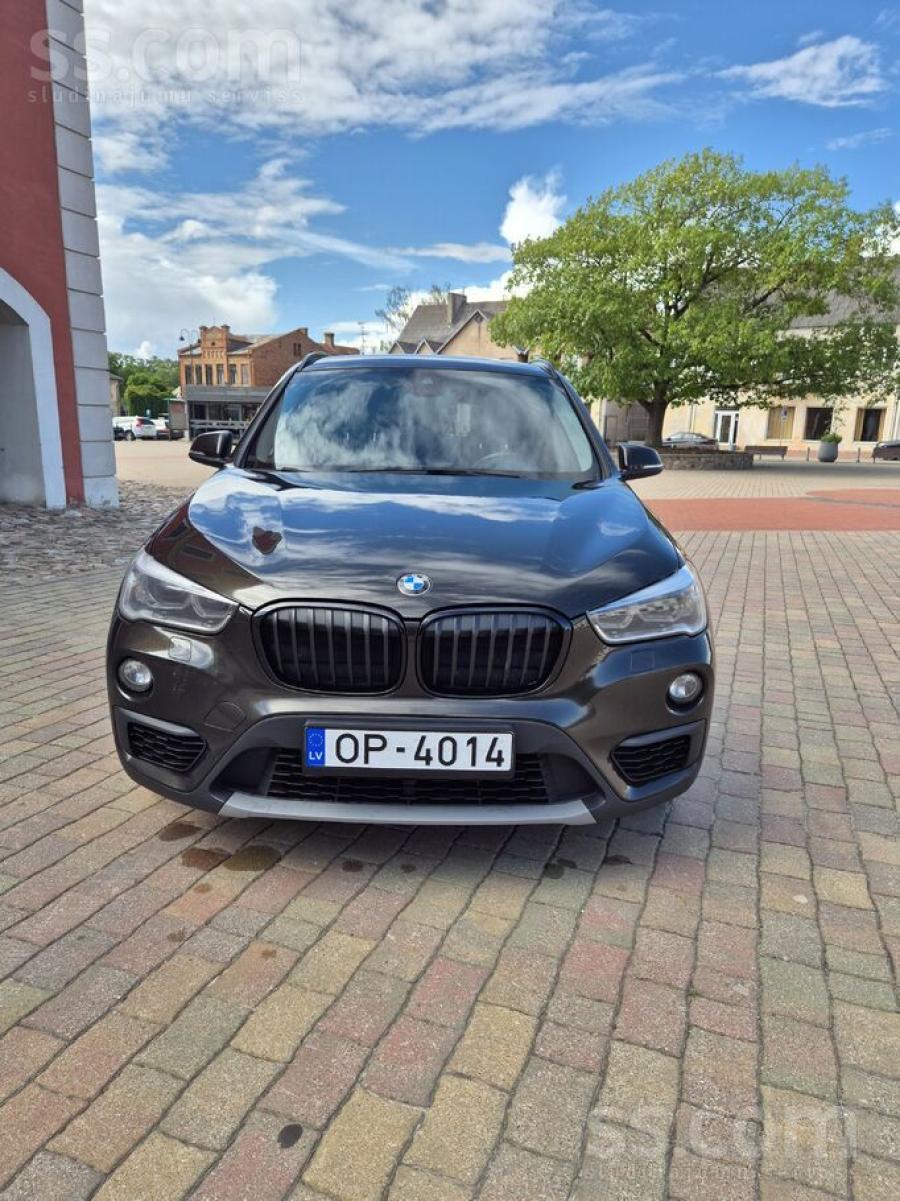 Black BMW X1 2018 in Bauska, with an engine capacity of 2.00 L and mileage of 241 thousand km for 13400 €, photo 4 on AUTOMOTO.COM.LV
