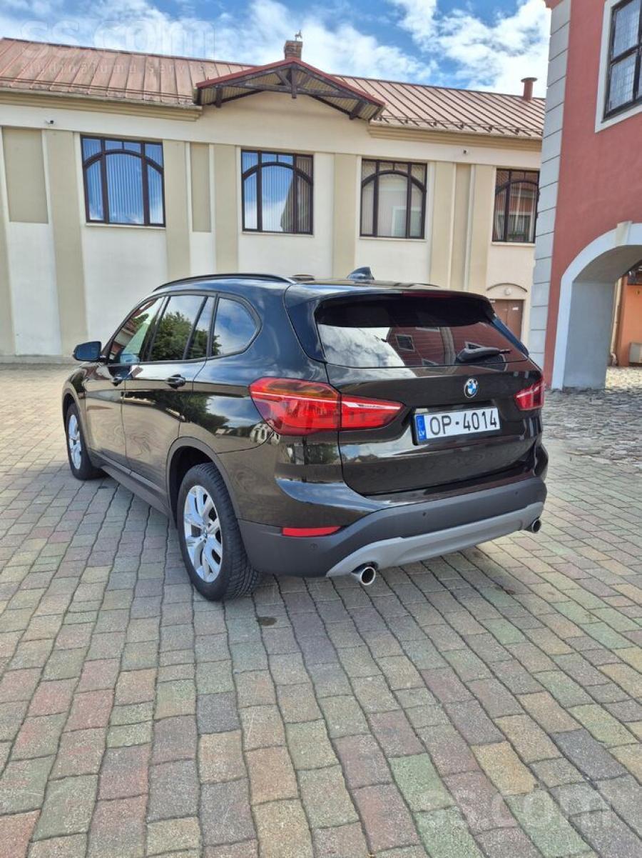 Black BMW X1 2018 in Bauska, with an engine capacity of 2.00 L and mileage of 241 thousand km for 13400 €, photo 6 on AUTOMOTO.COM.LV