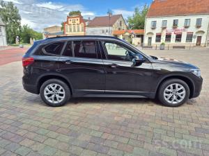 Black BMW X1 2018 in Bauska, with an engine capacity of 2.00 L and mileage of 241 thousand km for 13400 €, photo 8 on AUTOMOTO.COM.LV
