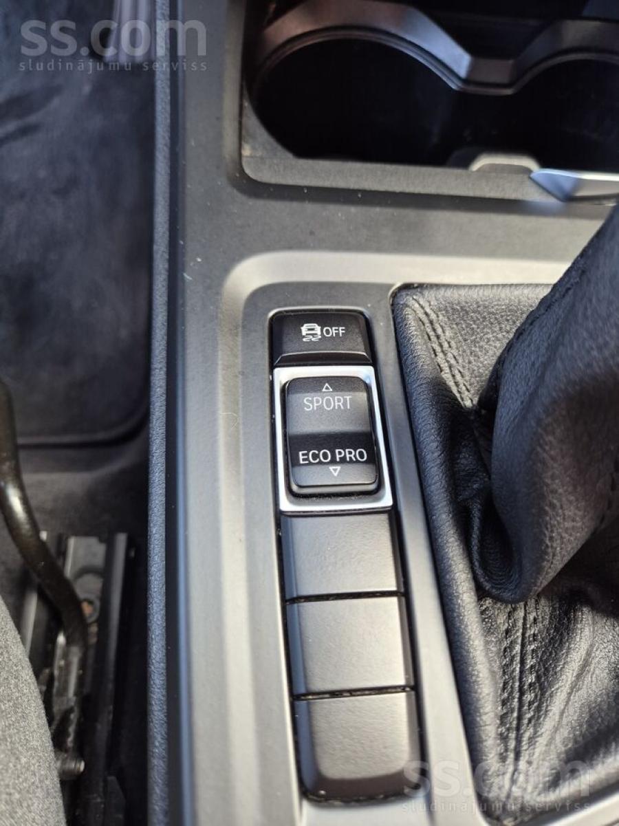 Black BMW X1 2018 in Bauska, with an engine capacity of 2.00 L and mileage of 241 thousand km for 13400 €, photo 17 on AUTOMOTO.COM.LV