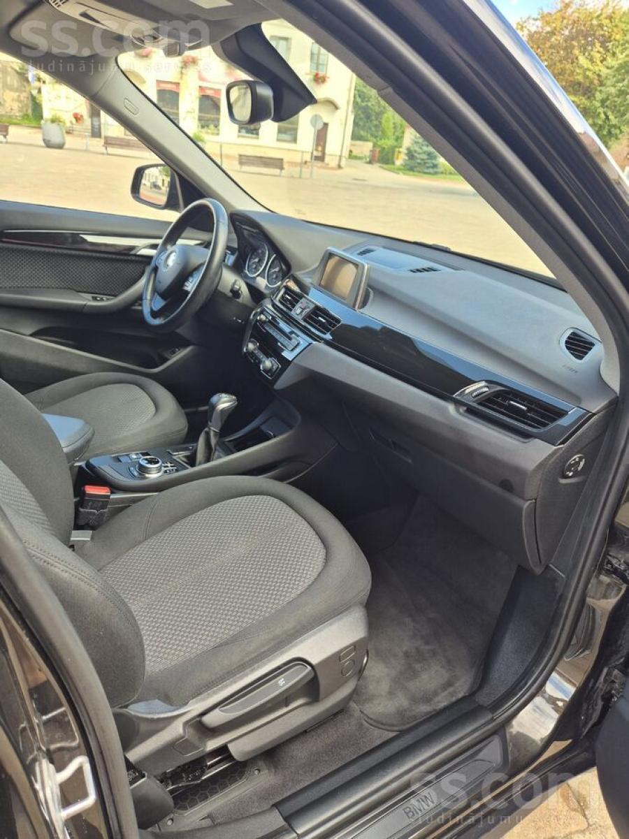Black BMW X1 2018 in Bauska, with an engine capacity of 2.00 L and mileage of 241 thousand km for 13400 €, photo 21 on AUTOMOTO.COM.LV
