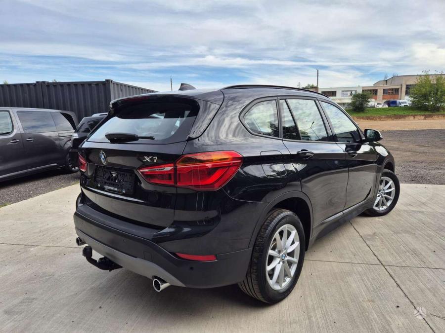 Black BMW X1 2018 in Utena, with an engine capacity of 2.00 L and mileage of 226 thousand km for 12490 €, photo 4 on AUTOMOTO.COM.LV