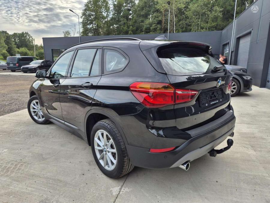 Black BMW X1 2018 in Utena, with an engine capacity of 2.00 L and mileage of 226 thousand km for 12490 €, photo 5 on AUTOMOTO.COM.LV