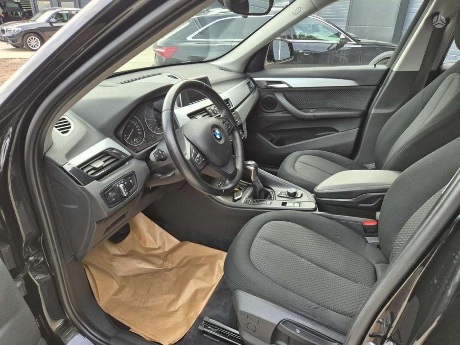 Black BMW X1 2018 in Utena, with an engine capacity of 2.00 L and mileage of 226 thousand km for 12490 €, photo 12 on AUTOMOTO.COM.LV