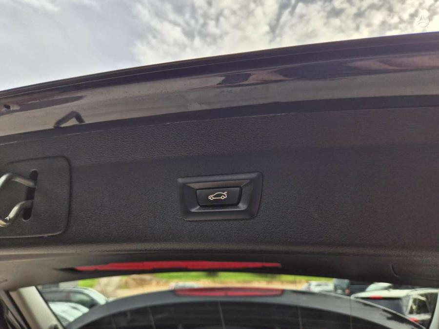 Black BMW X1 2018 in Utena, with an engine capacity of 2.00 L and mileage of 226 thousand km for 12490 €, photo 25 on AUTOMOTO.COM.LV