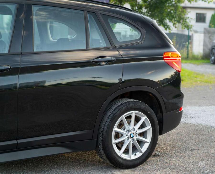 Black BMW X1 2018 in Vilnius, with an engine capacity of 2.00 L and mileage of 226 thousand km for 11900 €, photo 11 on AUTOMOTO.COM.LV