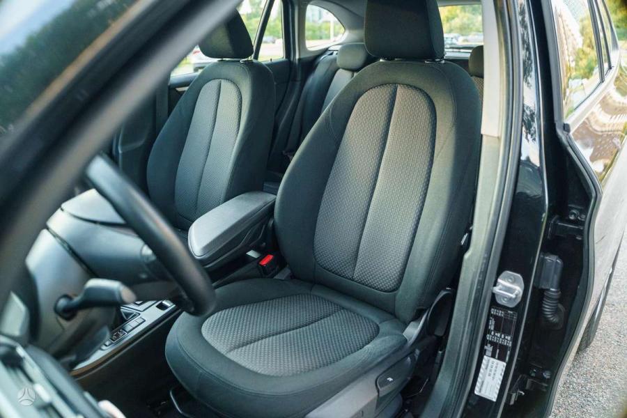 Black BMW X1 2018 in Vilnius, with an engine capacity of 2.00 L and mileage of 226 thousand km for 11900 €, photo 17 on AUTOMOTO.COM.LV