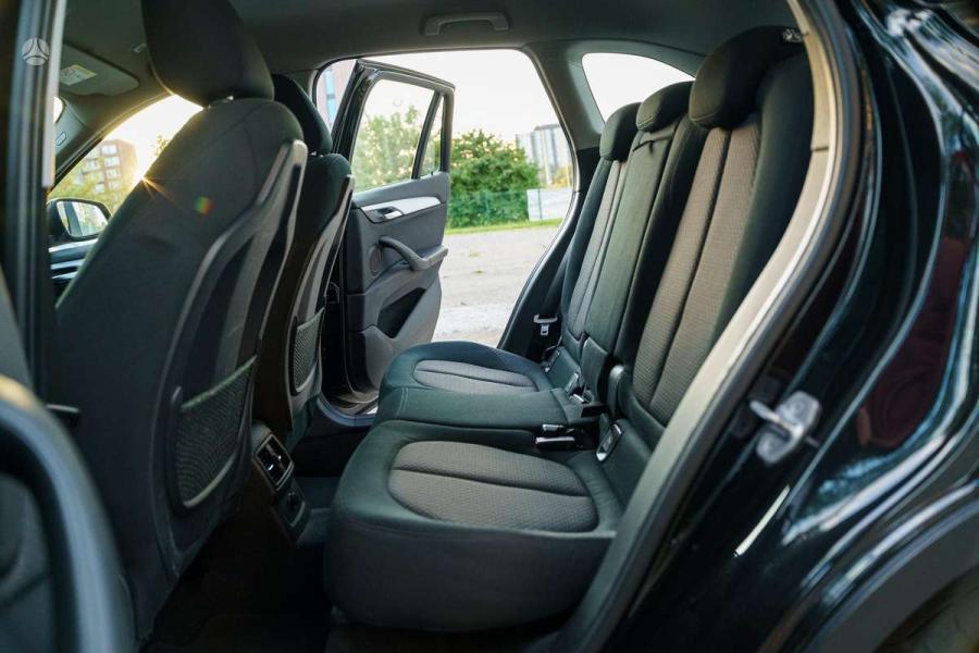 Black BMW X1 2018 in Vilnius, with an engine capacity of 2.00 L and mileage of 226 thousand km for 11900 €, photo 21 on AUTOMOTO.COM.LV