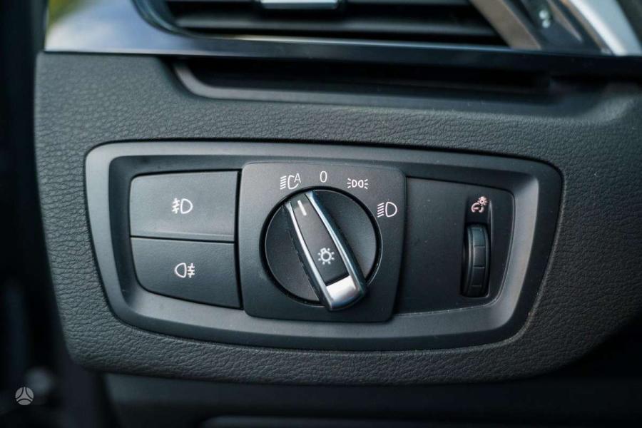 Black BMW X1 2018 in Vilnius, with an engine capacity of 2.00 L and mileage of 226 thousand km for 11900 €, photo 32 on AUTOMOTO.COM.LV