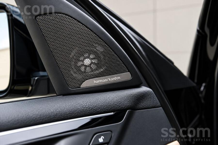 Black BMW X1 2018 in Tukums, with an engine capacity of 2.00 L and mileage of 162 thousand km for 17990 €, photo 7 on AUTOMOTO.COM.LV