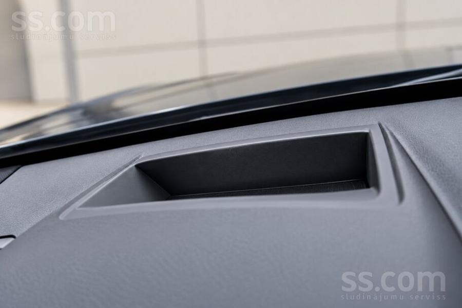 Black BMW X1 2018 in Tukums, with an engine capacity of 2.00 L and mileage of 162 thousand km for 17990 €, photo 10 on AUTOMOTO.COM.LV