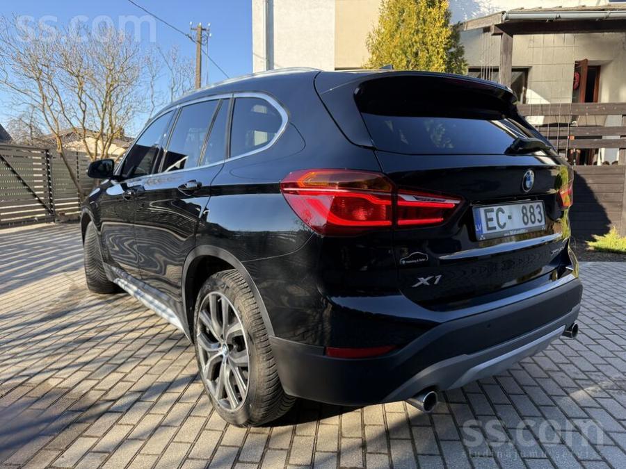 Black BMW X1 2019 in Riga, with an engine capacity of 2.00 L and mileage of 137 thousand km for 19500 €, photo 5 on AUTOMOTO.COM.LV