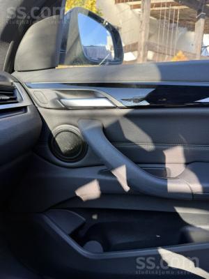 Black BMW X1 2019 in Riga, with an engine capacity of 2.00 L and mileage of 137 thousand km for 19500 €, photo 12 on AUTOMOTO.COM.LV