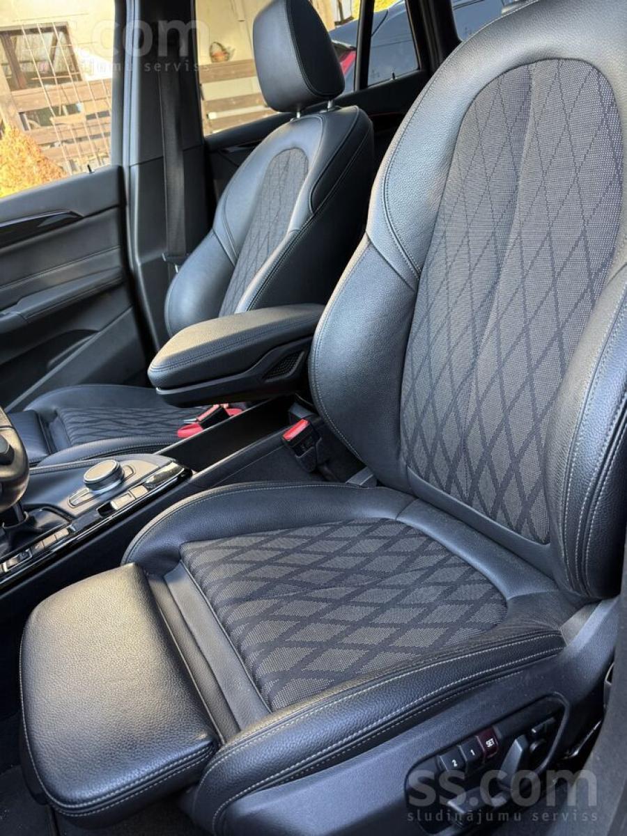 Black BMW X1 2019 in Riga, with an engine capacity of 2.00 L and mileage of 137 thousand km for 19500 €, photo 14 on AUTOMOTO.COM.LV
