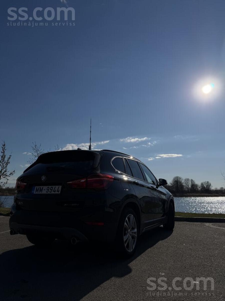 Black BMW X1 2019 in Riga, with an engine capacity of 2.00 L and mileage of 169 thousand km for 17100 €, photo 4 on AUTOMOTO.COM.LV