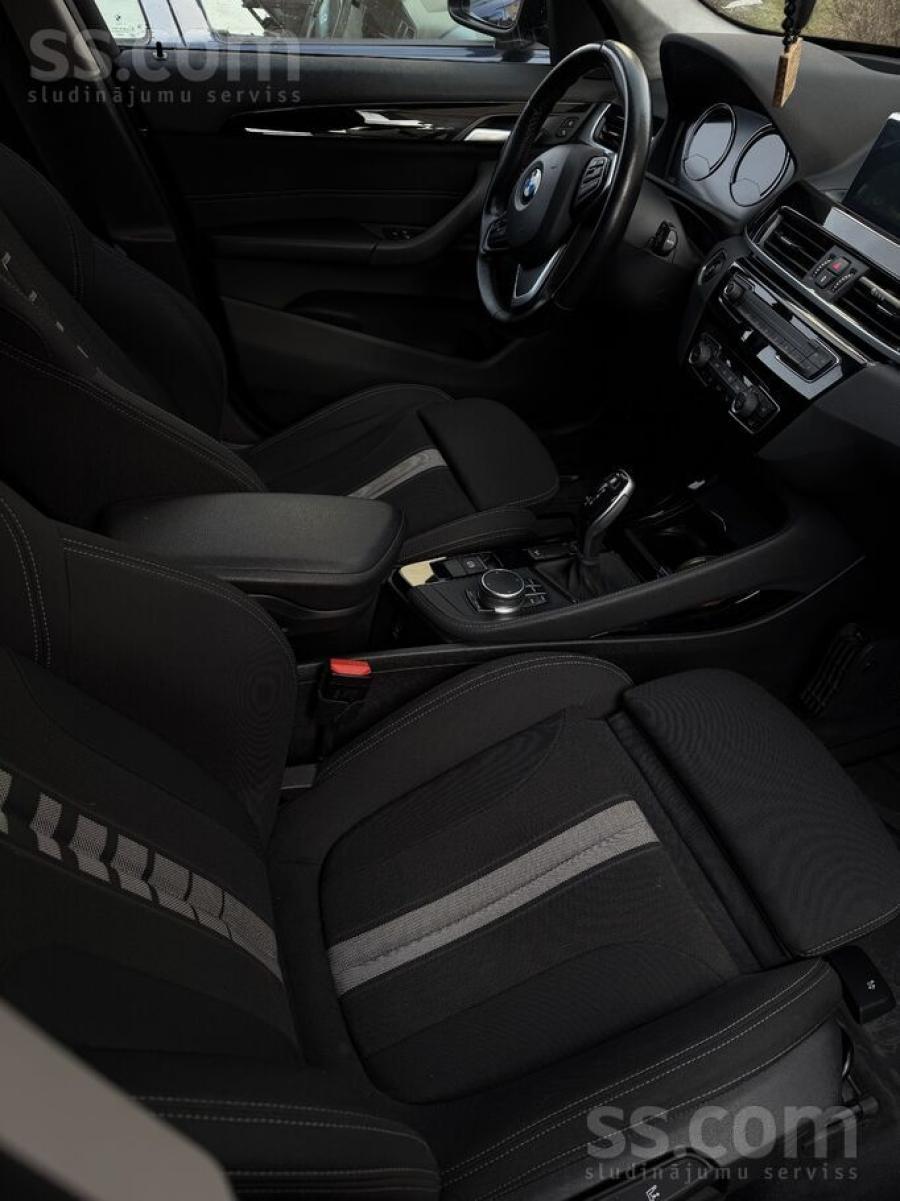 Black BMW X1 2019 in Riga, with an engine capacity of 2.00 L and mileage of 169 thousand km for 17100 €, photo 15 on AUTOMOTO.COM.LV