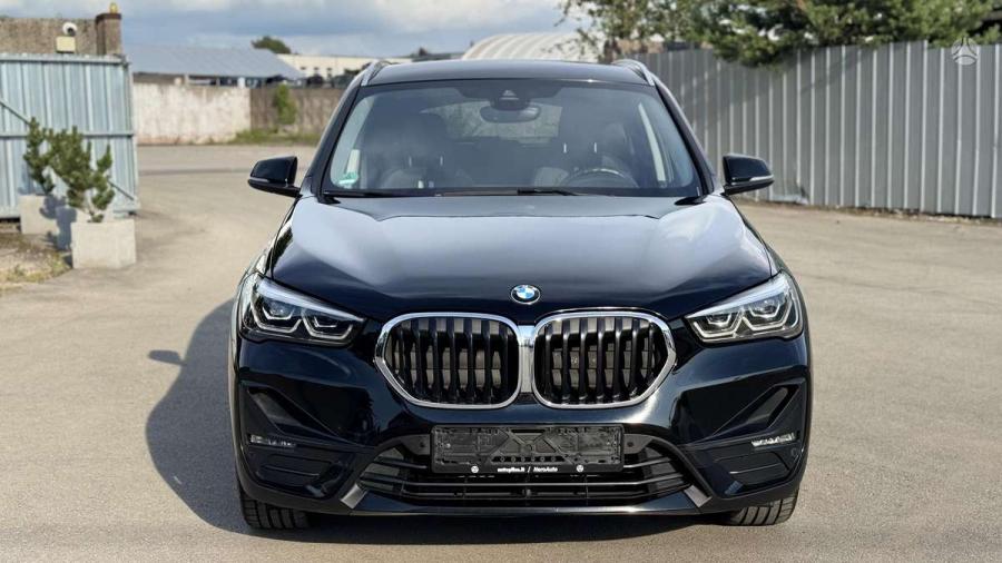 Black BMW X1 2019 in Telschi, with an engine capacity of 2.00 L and mileage of 156 thousand km for 15800 €, photo 4 on AUTOMOTO.COM.LV