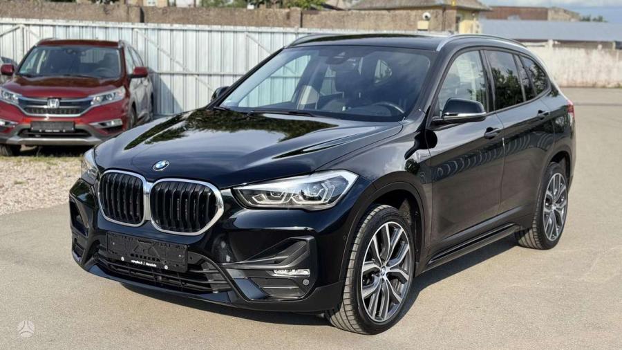 Black BMW X1 2019 in Telschi, with an engine capacity of 2.00 L and mileage of 156 thousand km for 15800 €, photo 5 on AUTOMOTO.COM.LV