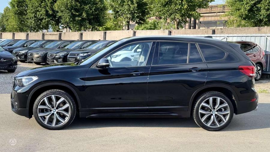 Black BMW X1 2019 in Telschi, with an engine capacity of 2.00 L and mileage of 156 thousand km for 15800 €, photo 6 on AUTOMOTO.COM.LV