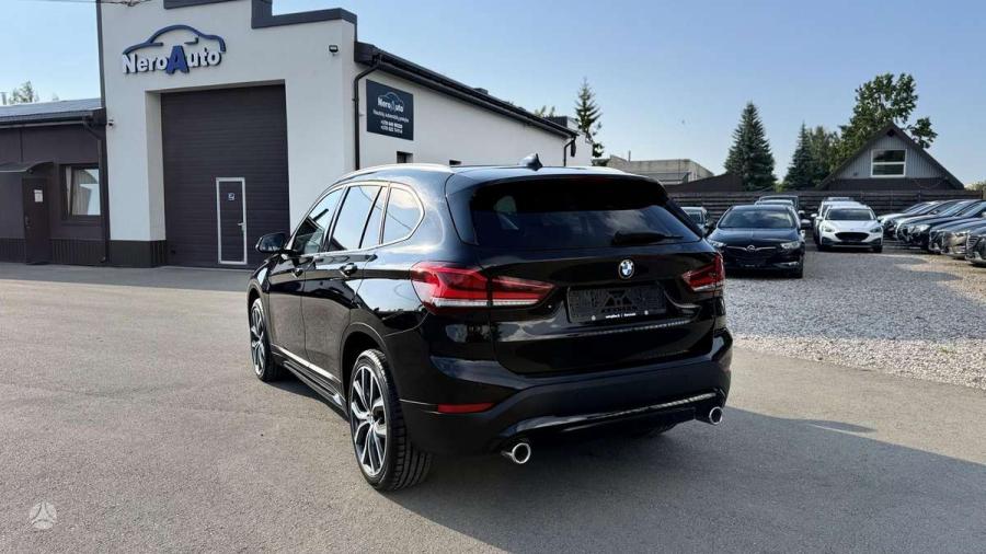 Black BMW X1 2019 in Telschi, with an engine capacity of 2.00 L and mileage of 156 thousand km for 15800 €, photo 7 on AUTOMOTO.COM.LV