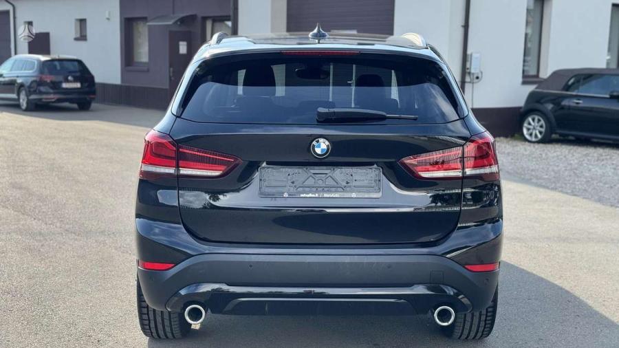 Black BMW X1 2019 in Telschi, with an engine capacity of 2.00 L and mileage of 156 thousand km for 15800 €, photo 9 on AUTOMOTO.COM.LV