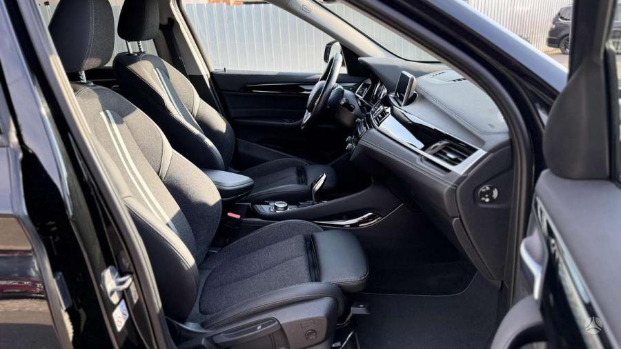 Black BMW X1 2019 in Telschi, with an engine capacity of 2.00 L and mileage of 156 thousand km for 15800 €, photo 17 on AUTOMOTO.COM.LV
