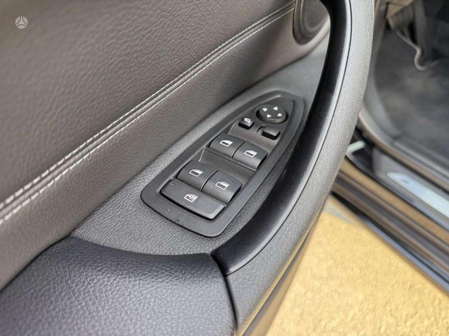 Black BMW X1 2019 in Telschi, with an engine capacity of 2.00 L and mileage of 156 thousand km for 15800 €, photo 32 on AUTOMOTO.COM.LV
