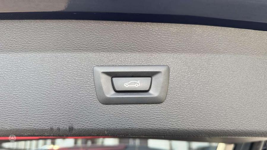 Black BMW X1 2019 in Telschi, with an engine capacity of 2.00 L and mileage of 156 thousand km for 15800 €, photo 35 on AUTOMOTO.COM.LV