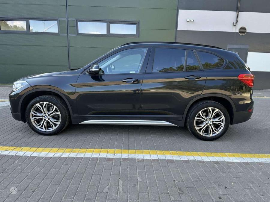 Black BMW X1 2019 in Vilnius, with an engine capacity of 2.00 L and mileage of 104 thousand km for 15500 €, photo 5 on AUTOMOTO.COM.LV