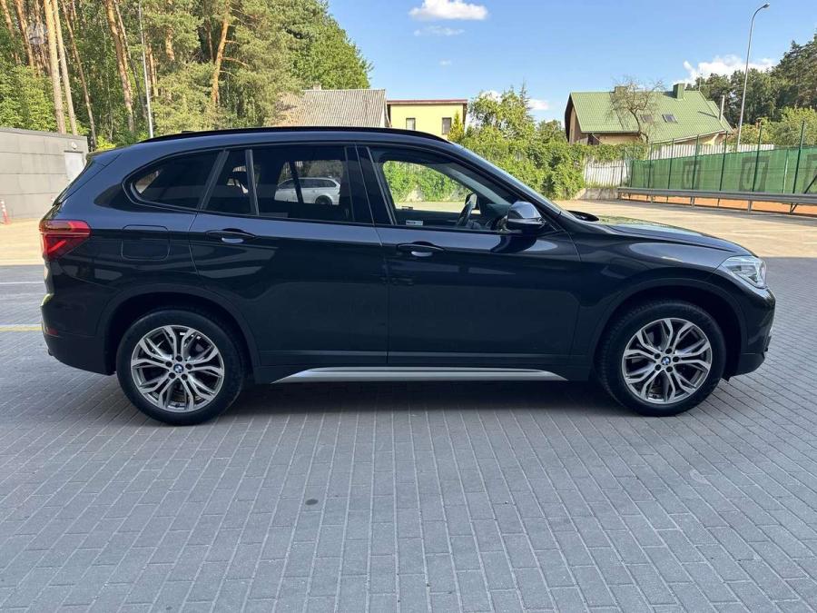 Black BMW X1 2019 in Vilnius, with an engine capacity of 2.00 L and mileage of 104 thousand km for 15500 €, photo 6 on AUTOMOTO.COM.LV