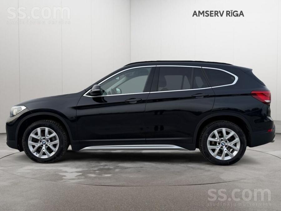 Black BMW X1 2019 in Riga, with an engine capacity of 2.00 L and mileage of 98 thousand km for 20600 €, photo 4 on AUTOMOTO.COM.LV
