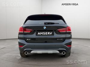 Black BMW X1 2019 in Riga, with an engine capacity of 2.00 L and mileage of 98 thousand km for 20600 €, photo 5 on AUTOMOTO.COM.LV