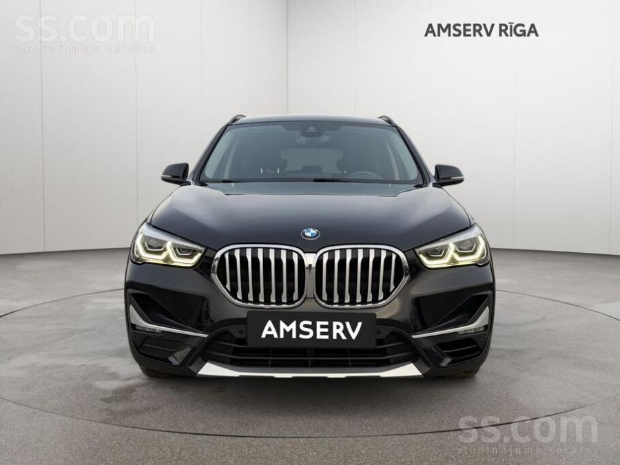 Black BMW X1 2019 in Riga, with an engine capacity of 2.00 L and mileage of 98 thousand km for 20600 €, photo 6 on AUTOMOTO.COM.LV