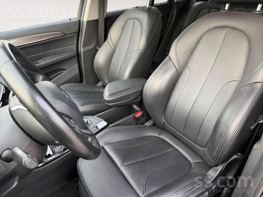 Black BMW X1 2019 in Riga, with an engine capacity of 2.00 L and mileage of 98 thousand km for 20600 €, photo 12 on AUTOMOTO.COM.LV
