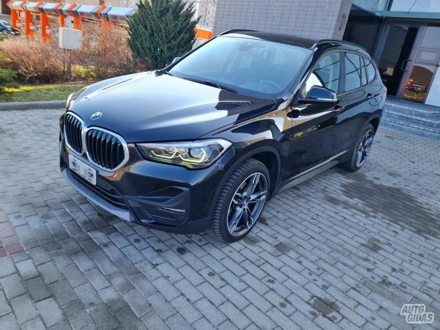 Melns BMW X1 2020 Kauņa, ar dzinēja tilpumu 1.50 L un nobraukumu 181 tūkst. km par 12800 €, foto 1 vietnē AUTOMOTO.COM.LV