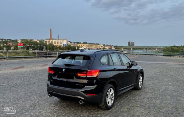 Black BMW X1 2020 in Kaunas, with an engine capacity of 2.00 L and mileage of 95 thousand km for 18900 €, photo 3 on AUTOMOTO.COM.LV