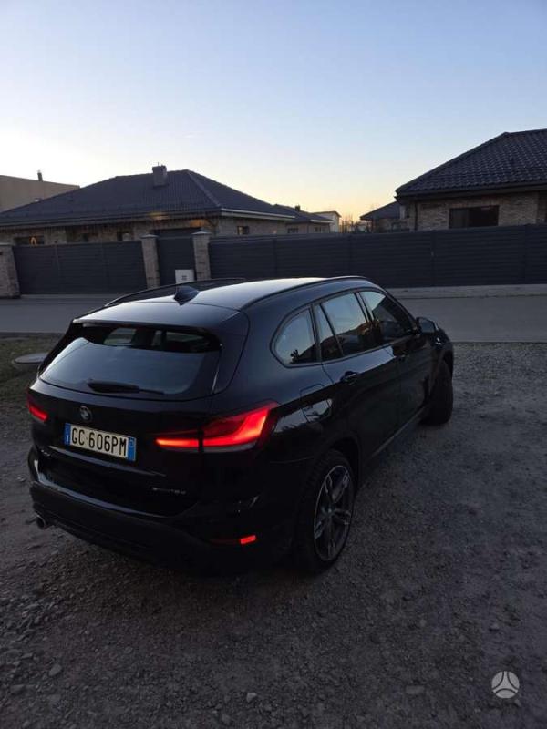 Melns BMW X1 2020 Kauņa, ar dzinēja tilpumu 1.50 L un nobraukumu 182 tūkst. km par 14300 €, foto 3 vietnē AUTOMOTO.COM.LV