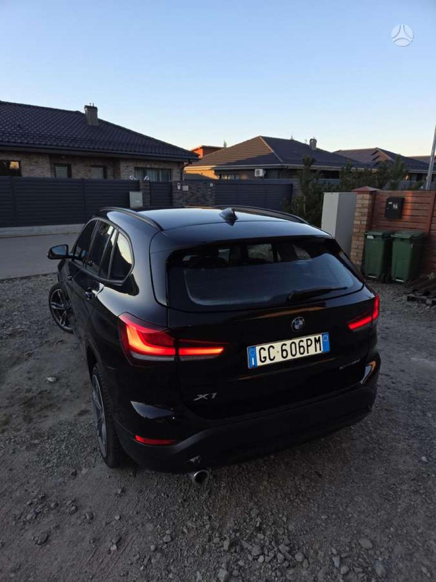 Melns BMW X1 2020 Kauņa, ar dzinēja tilpumu 1.50 L un nobraukumu 182 tūkst. km par 14300 €, foto 4 vietnē AUTOMOTO.COM.LV