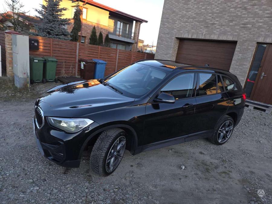 Melns BMW X1 2020 Kauņa, ar dzinēja tilpumu 1.50 L un nobraukumu 182 tūkst. km par 14300 €, foto 5 vietnē AUTOMOTO.COM.LV