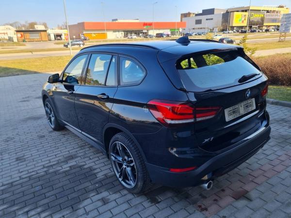 Black BMW X1 2020 in Kaunas, with an engine capacity of 1.50 L and mileage of 182 thousand km for 14200 €, photo 3 on AUTOMOTO.COM.LV