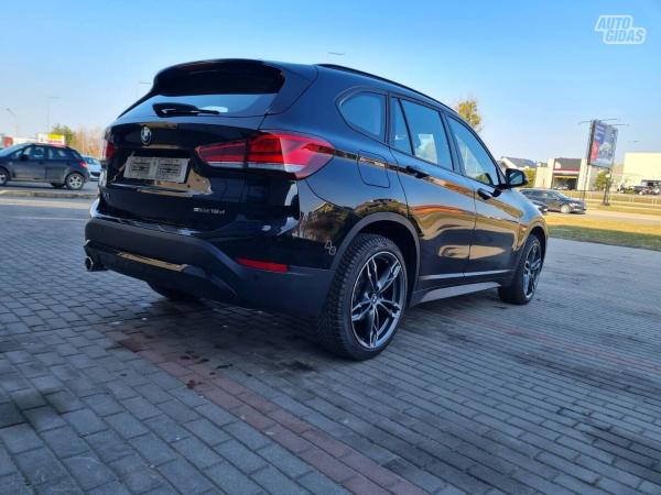 Black BMW X1 2020 in Kaunas, with an engine capacity of 1.50 L and mileage of 182 thousand km for 14200 €, photo 5 on AUTOMOTO.COM.LV