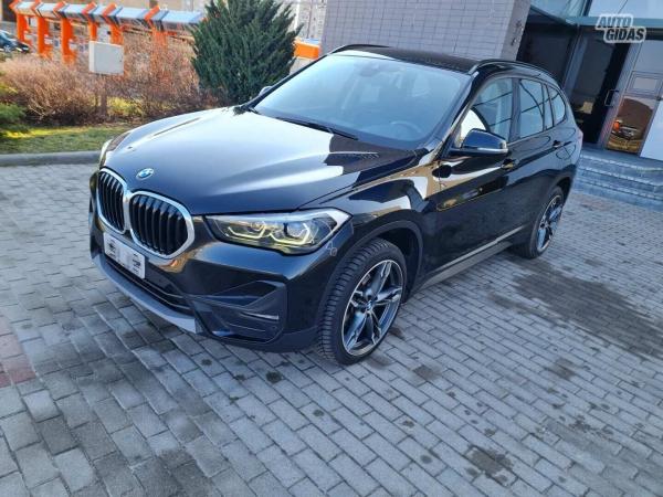 Black BMW X1 2020 in Kaunas, with an engine capacity of 1.50 L and mileage of 182 thousand km for 14200 €, photo 7 on AUTOMOTO.COM.LV