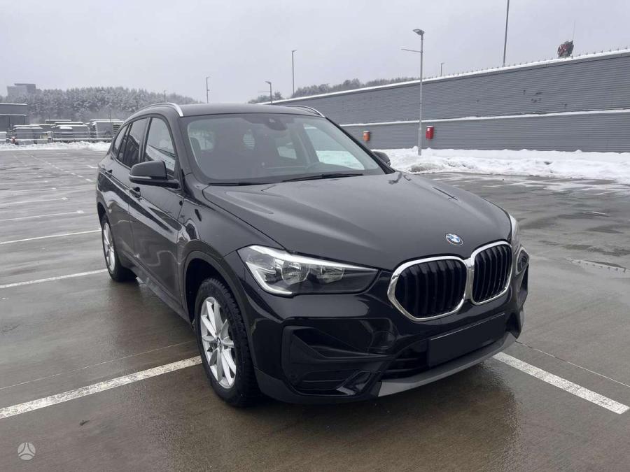 Black BMW X1 2020 in Vilnius, with an engine capacity of 2.00 L and mileage of 135 thousand km for 21417 €, photo 1 on AUTOMOTO.COM.LV