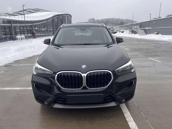 Black BMW X1 2020 in Vilnius, with an engine capacity of 2.00 L and mileage of 135 thousand km for 21417 €, photo 2 on AUTOMOTO.COM.LV