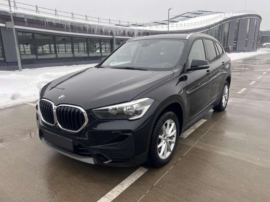 Black BMW X1 2020 in Vilnius, with an engine capacity of 2.00 L and mileage of 135 thousand km for 21417 €, photo 3 on AUTOMOTO.COM.LV