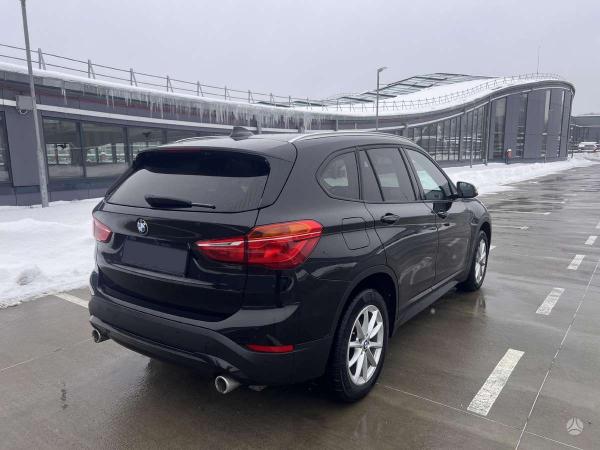 Black BMW X1 2020 in Vilnius, with an engine capacity of 2.00 L and mileage of 135 thousand km for 21417 €, photo 5 on AUTOMOTO.COM.LV
