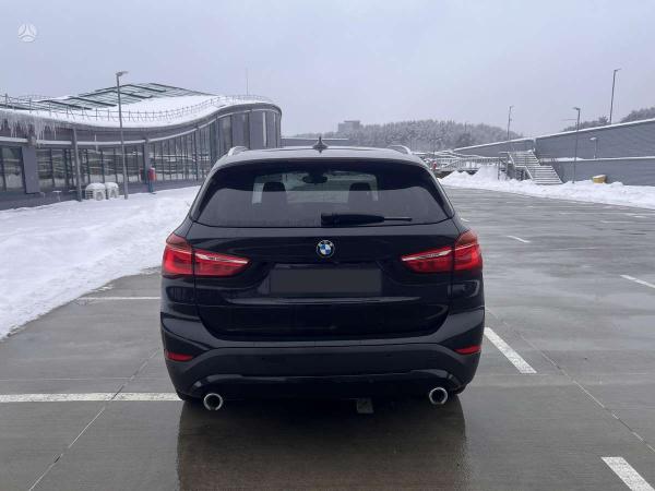 Black BMW X1 2020 in Vilnius, with an engine capacity of 2.00 L and mileage of 135 thousand km for 21417 €, photo 6 on AUTOMOTO.COM.LV